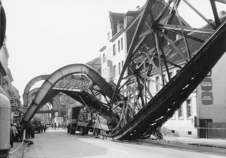 Schwebebahn-Unfall - WDR Digit