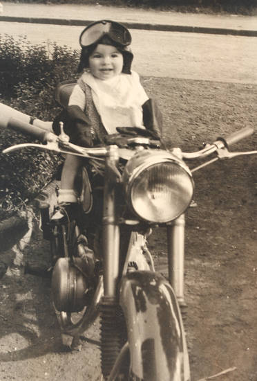 Kind auf Motorrad - WDR Digit