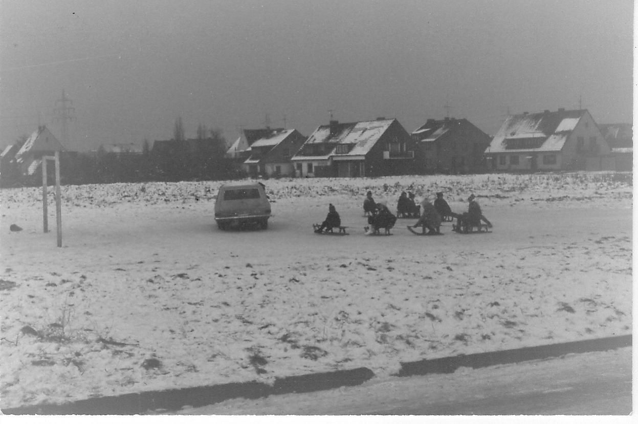 Auto zieht Schlitten, ca 1970 - WDR Digit