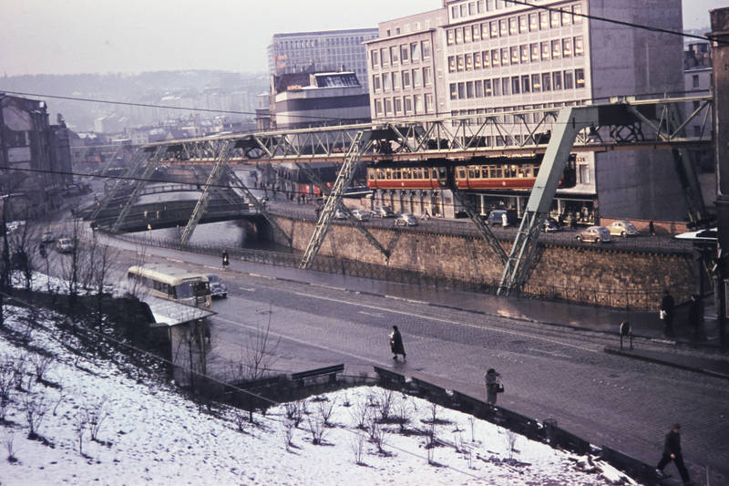Stahlgerüst der Schwebebahn - WDR Digit
