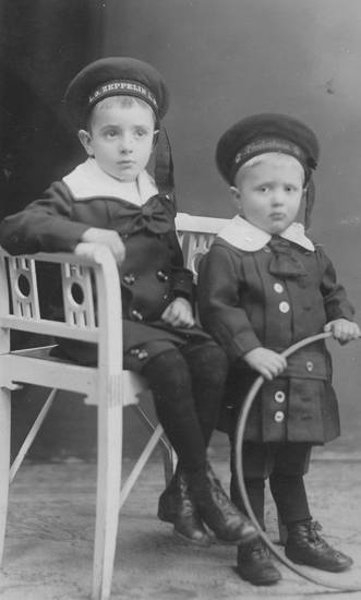 Jungen als Matrosen - WDR Digit