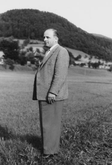 Mann auf einem Feld - WDR Digit