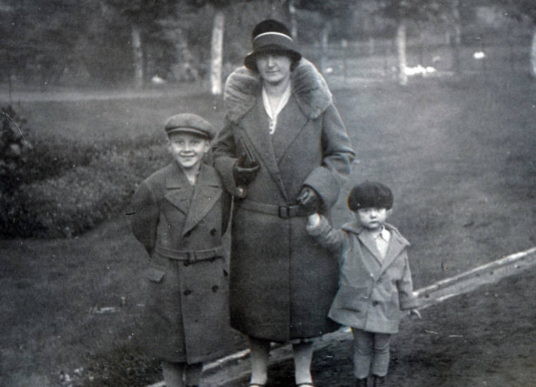 Mutter mit Kindern - WDR Digit