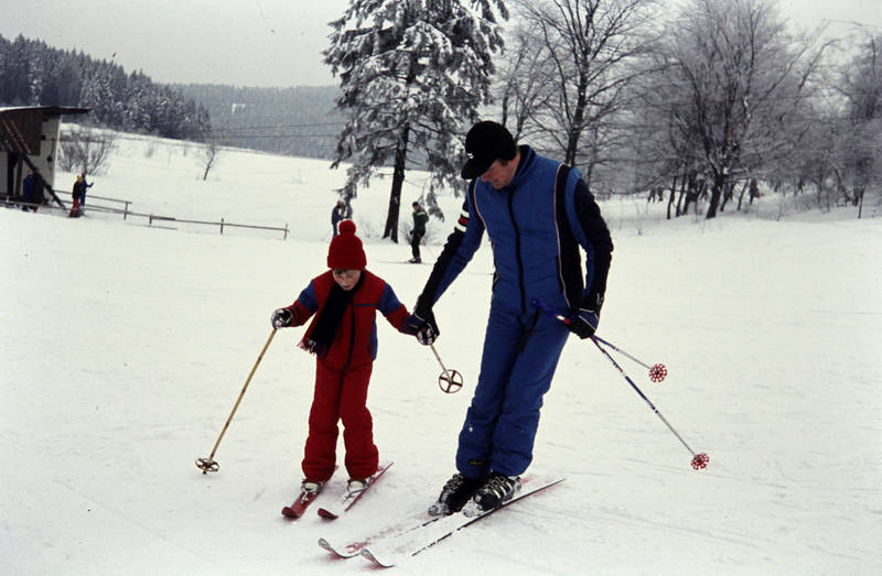 Kind lernt Skifahren - WDR Digit