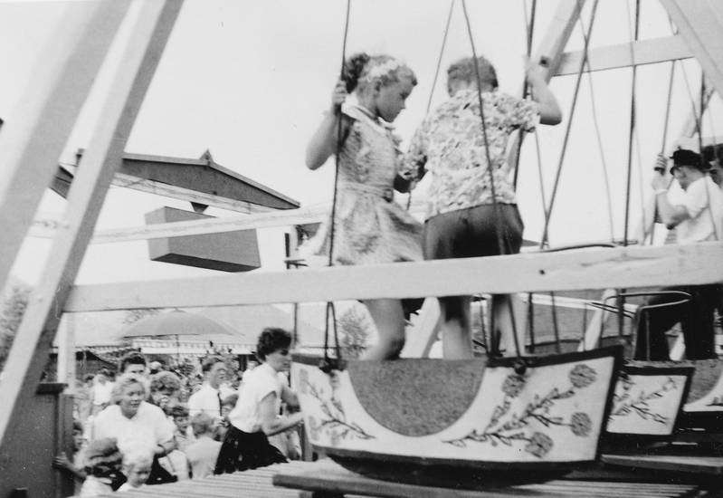 Kinder auf Schiffschaukel - WDR Digit