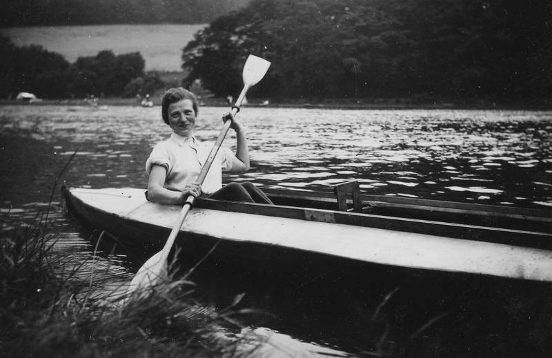 Frau im Paddelboot - WDR Digit