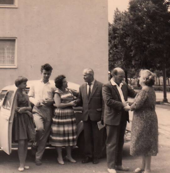 Verabschiedung am Auto - WDR Digit