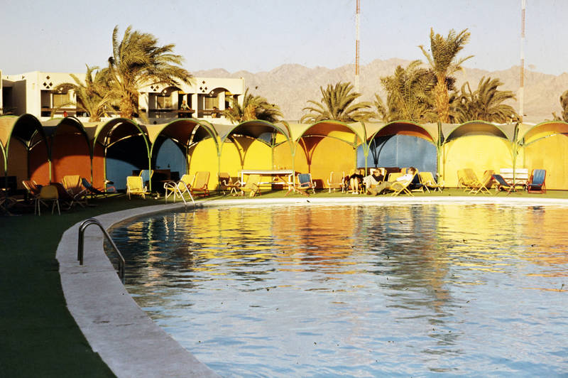 Strandzelte beim Wasserbecken - WDR Digit