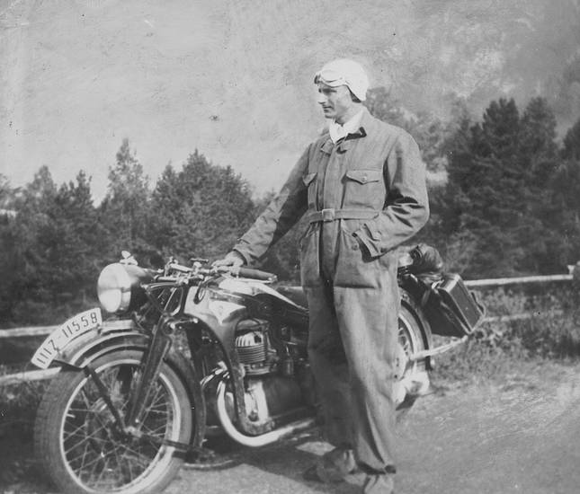 Mann mit Motorrad - WDR Digit